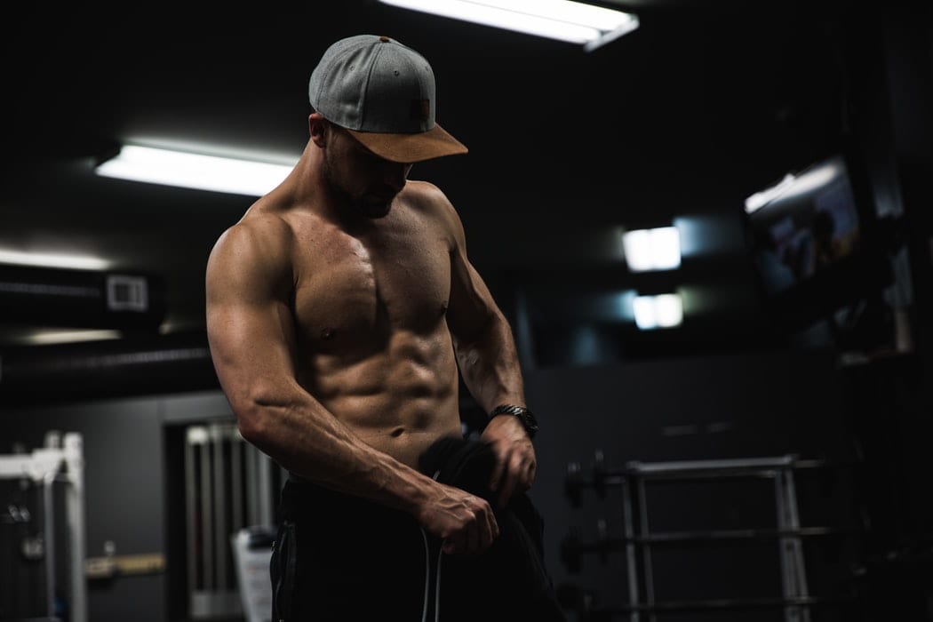 5 Essential Muscle Building Tips For Guys In Their 20's - LEP Fitness